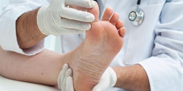 Cecitis: Causas, Síntomas, Tratamientos, Complicaciones